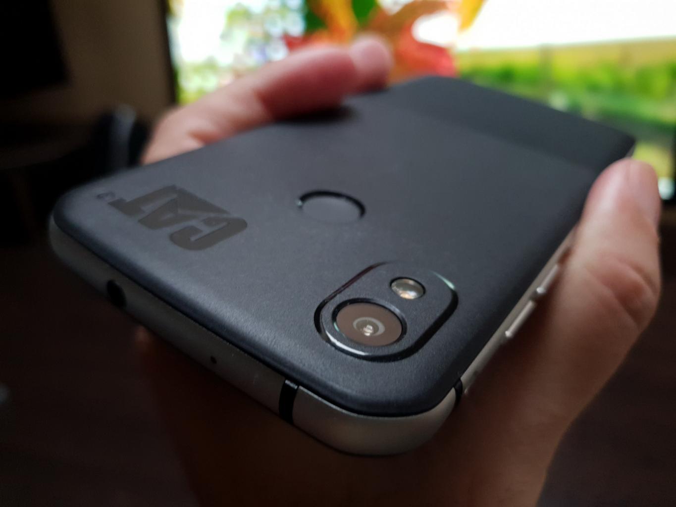 CAT S52: Design robust, dar şi finuţ de această dată