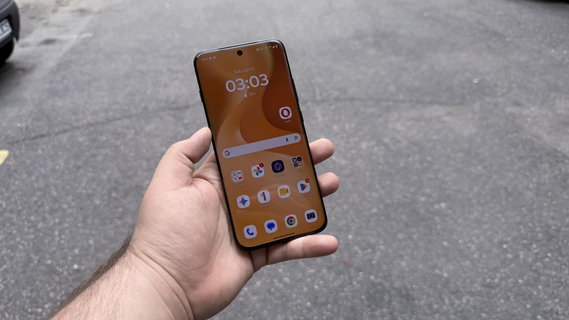 Galerie foto: Luminozitate display - Motorola edge 70 Pro